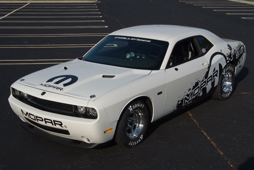 Dodge Mopar Challenger V-10 Drag Pack sets new NHRA record